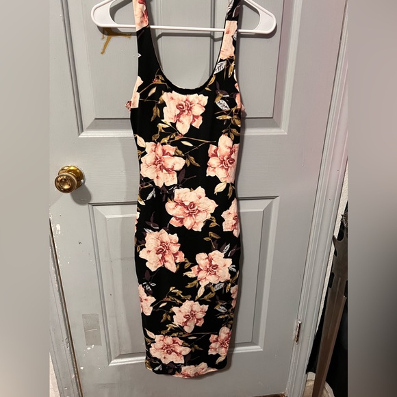 Dresses | Very Nice Floral Curve Accentuating Black Dress | Poshmark